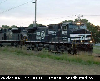 NS OLS C40-9W/C44-9W #9256 on NS 12G train